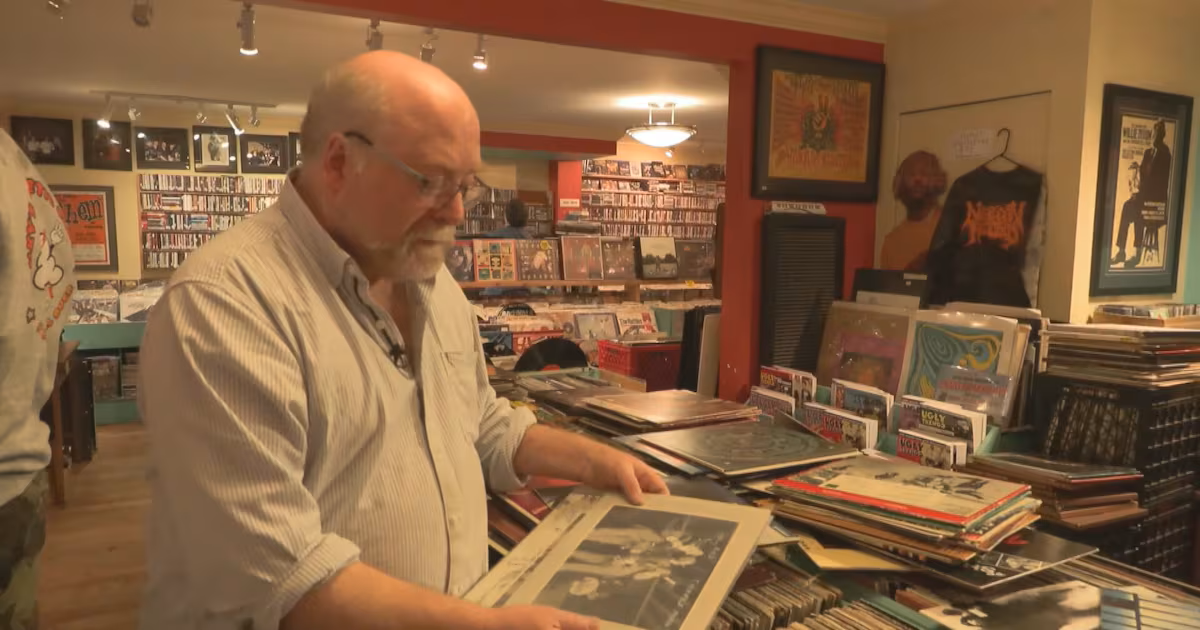 Record store owner meets Paul McCartney – BONGORAMA.COM